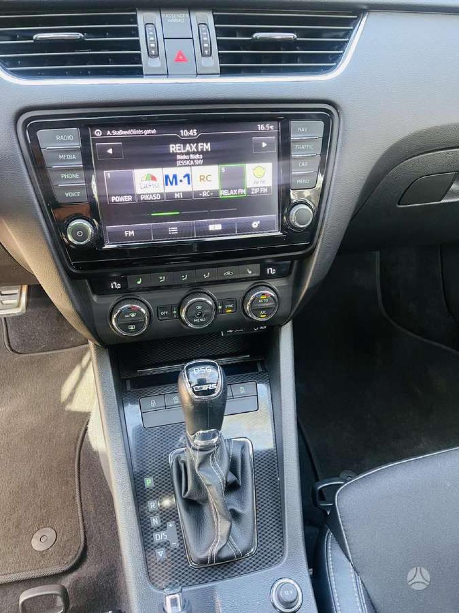 Black Skoda Octavia 2016 in Vilnius, with an engine capacity of 1.97 L and mileage of 291 thousand km for 8900 €, photo 27 on AUTOMOTO.COM.LV