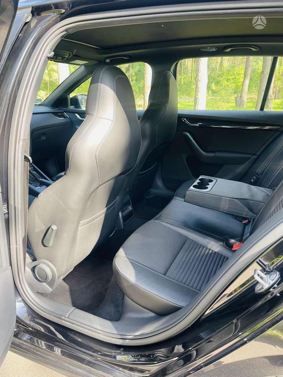Black Skoda Octavia 2016 in Vilnius, with an engine capacity of 1.97 L and mileage of 291 thousand km for 8900 €, photo 33 on AUTOMOTO.COM.LV