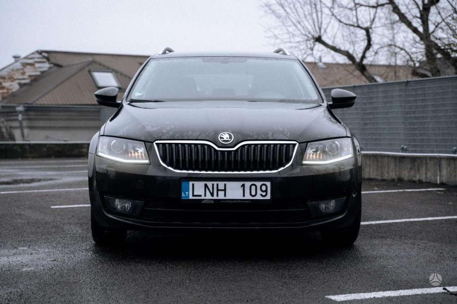 Black Skoda Octavia 2017 in Vilnius, with an engine capacity of 1.97 L and mileage of 221 thousand km for 9000 €, photo 1 on AUTOMOTO.COM.LV
