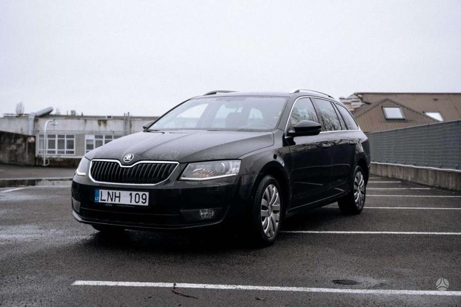 Black Skoda Octavia 2017 in Vilnius, with an engine capacity of 1.97 L and mileage of 221 thousand km for 9000 €, photo 2 on AUTOMOTO.COM.LV
