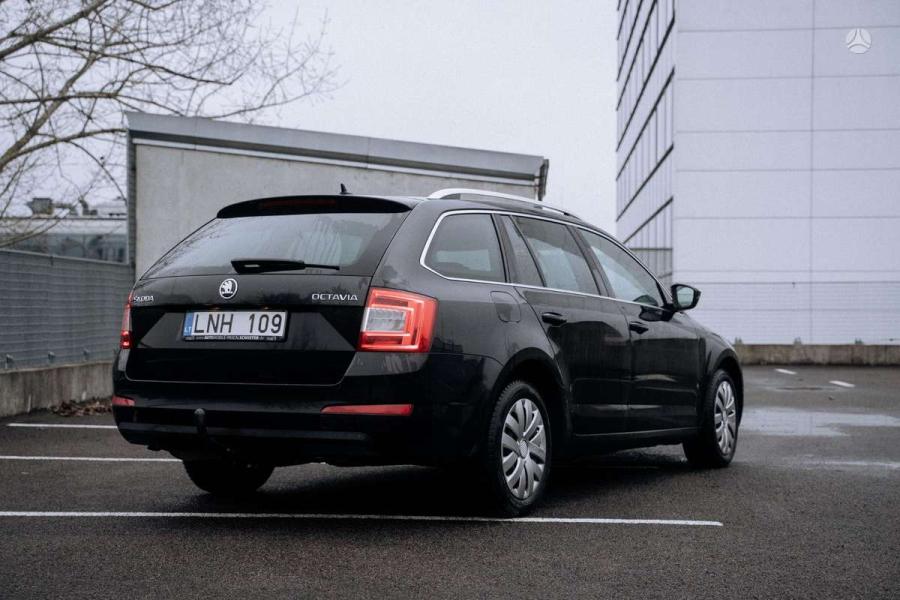Black Skoda Octavia 2017 in Vilnius, with an engine capacity of 1.97 L and mileage of 221 thousand km for 9000 €, photo 6 on AUTOMOTO.COM.LV