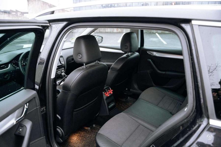 Black Skoda Octavia 2017 in Vilnius, with an engine capacity of 1.97 L and mileage of 221 thousand km for 9000 €, photo 22 on AUTOMOTO.COM.LV