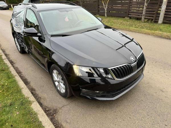 Black Skoda Octavia 2017 in Pakruojis, with an engine capacity of 1.20 L and mileage of 61 thousand km for 5700 €, photo 2 on AUTOMOTO.COM.LV