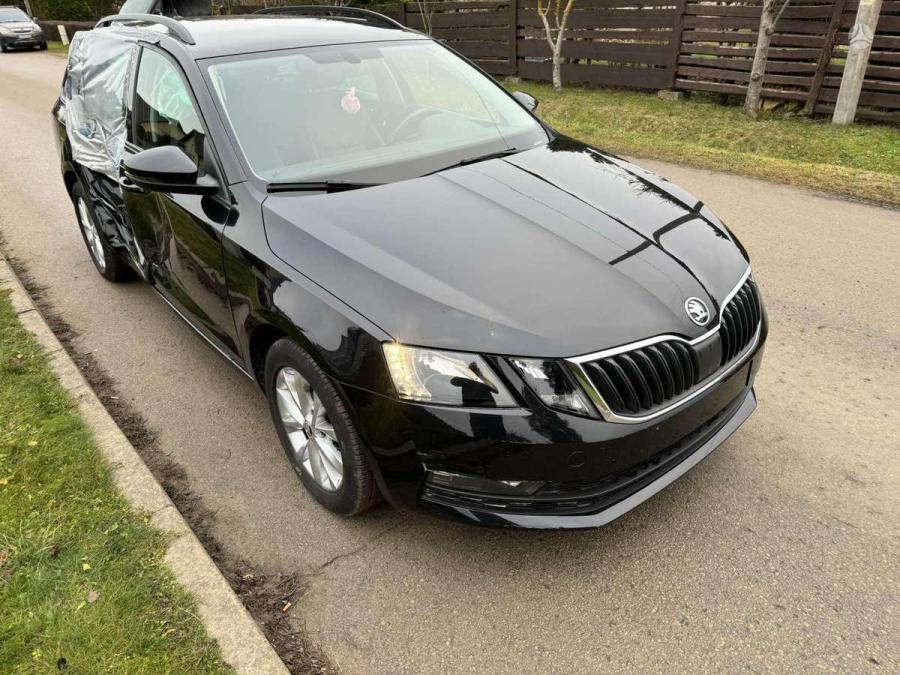 Black Skoda Octavia 2017 in Pakruojis, with an engine capacity of 1.20 L and mileage of 61 thousand km for 5700 €, photo 2 on AUTOMOTO.COM.LV