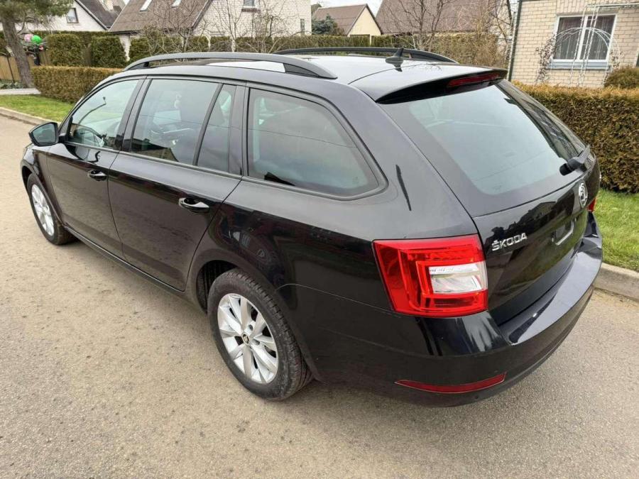 Black Skoda Octavia 2017 in Pakruojis, with an engine capacity of 1.20 L and mileage of 61 thousand km for 5700 €, photo 6 on AUTOMOTO.COM.LV