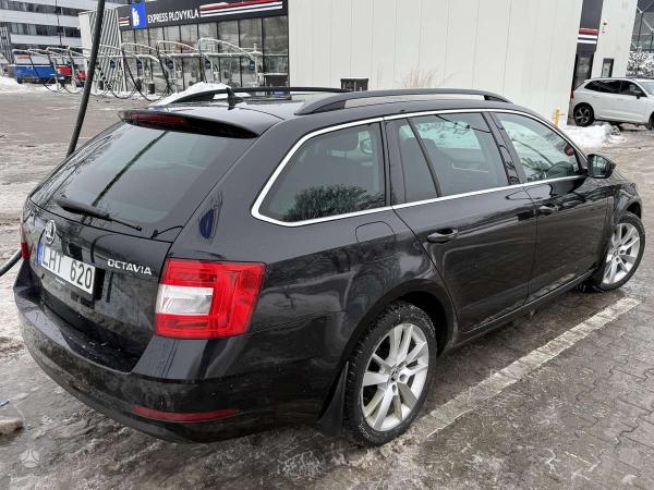 Black Skoda Octavia 2017 in Vilnius, with an engine capacity of 1.60 L and mileage of 191 thousand km for 10500 €, photo 4 on AUTOMOTO.COM.LV