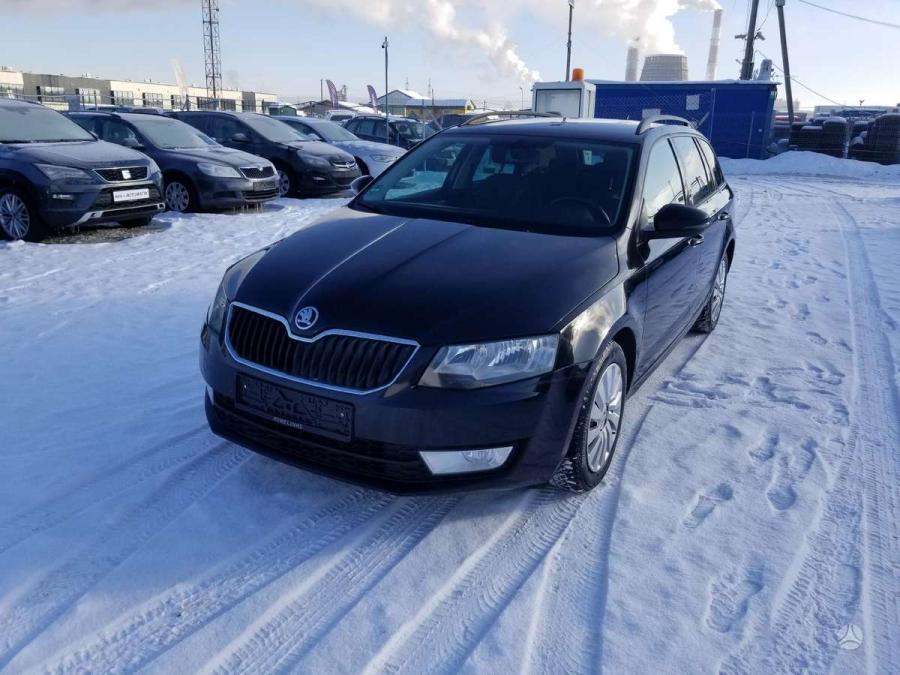 Black Skoda Octavia 2017 in Kaunas, with an engine capacity of 1.60 L and mileage of 299 thousand km for 5999 €, photo 1 on AUTOMOTO.COM.LV