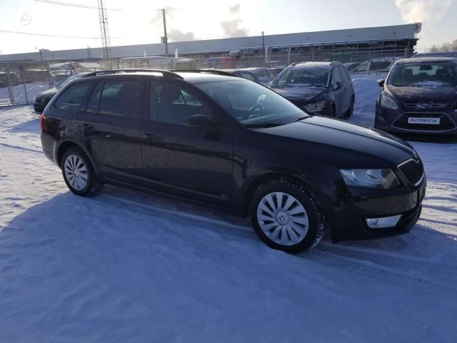 Black Skoda Octavia 2017 in Kaunas, with an engine capacity of 1.60 L and mileage of 299 thousand km for 5999 €, photo 4 on AUTOMOTO.COM.LV