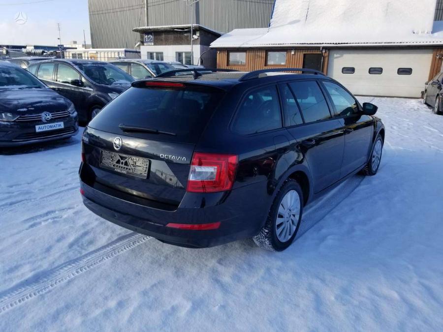 Black Skoda Octavia 2017 in Kaunas, with an engine capacity of 1.60 L and mileage of 299 thousand km for 5999 €, photo 6 on AUTOMOTO.COM.LV