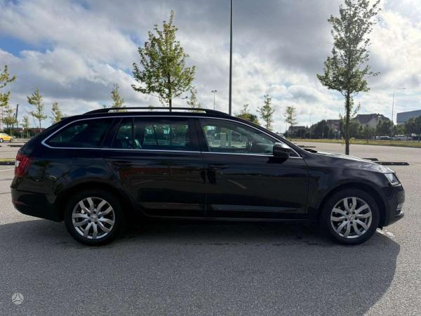 Black Skoda Octavia 2017 in Raseiniai, with an engine capacity of 1.97 L and mileage of 228 thousand km for 8500 €, photo 5 on AUTOMOTO.COM.LV