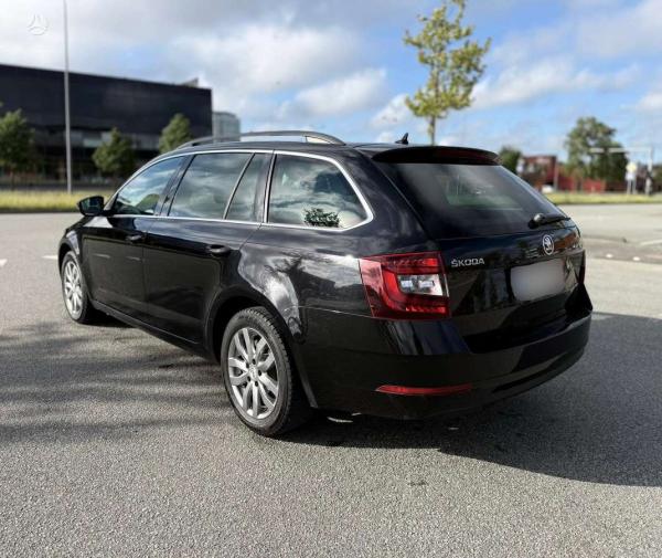 Black Skoda Octavia 2017 in Raseiniai, with an engine capacity of 1.97 L and mileage of 228 thousand km for 8500 €, photo 7 on AUTOMOTO.COM.LV