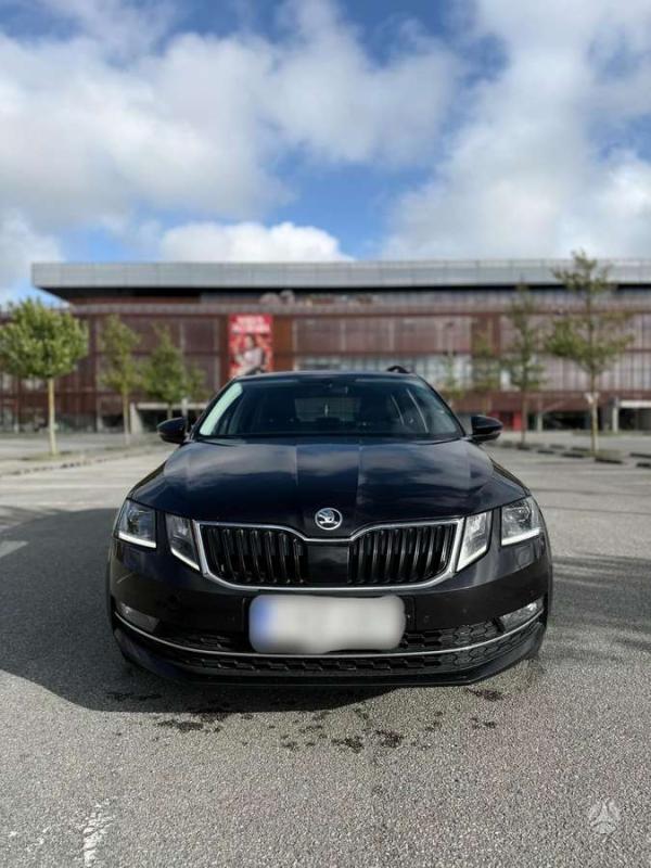 Black Skoda Octavia 2017 in Raseiniai, with an engine capacity of 1.97 L and mileage of 228 thousand km for 8500 €, photo 9 on AUTOMOTO.COM.LV