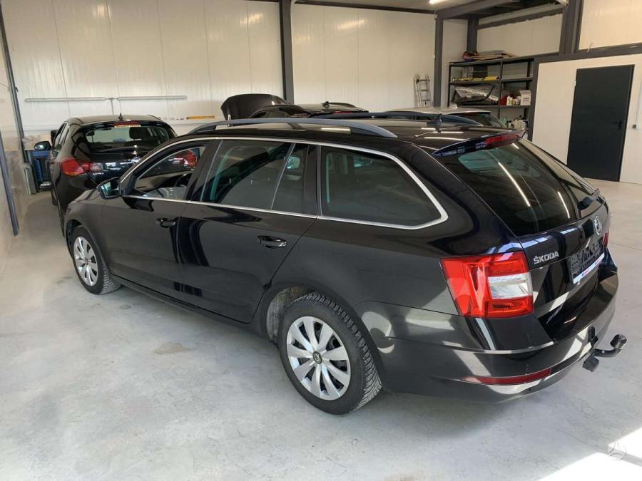 Black Skoda Octavia 2017 in Kaunas, with an engine capacity of 1.60 L and mileage of 278 thousand km for 7500 €, photo 5 on AUTOMOTO.COM.LV