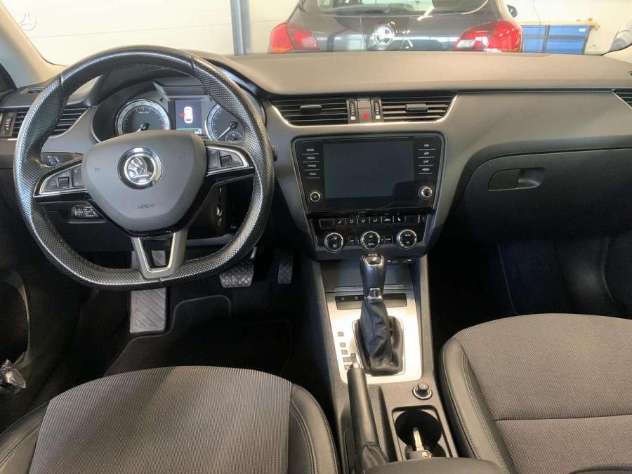 Black Skoda Octavia 2017 in Kaunas, with an engine capacity of 1.60 L and mileage of 278 thousand km for 7500 €, photo 9 on AUTOMOTO.COM.LV