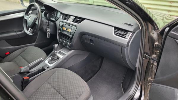 Melns Skoda Octavia 2017 Rīga, ar dzinēja tilpumu 1.60 L un nobraukumu 208 tūkst. km par 7990 €, foto 7 vietnē AUTOMOTO.COM.LV