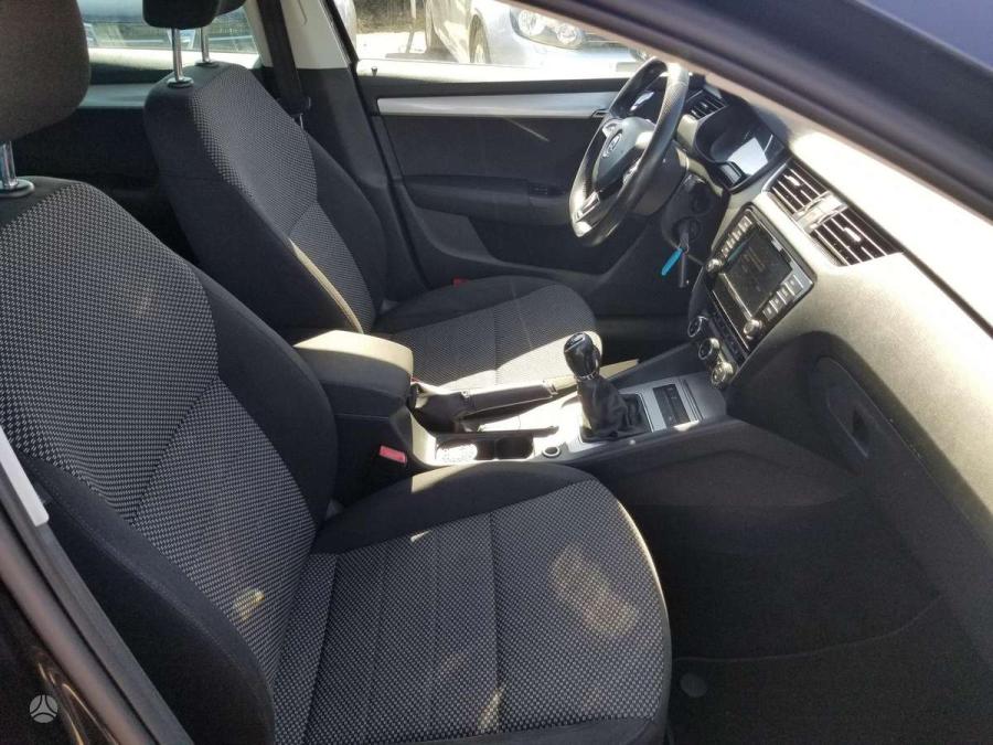 Melns Skoda Octavia 2017 Kauņa, ar dzinēja tilpumu 1.60 L un nobraukumu 390 tūkst. km par 4950 €, foto 8 vietnē AUTOMOTO.COM.LV