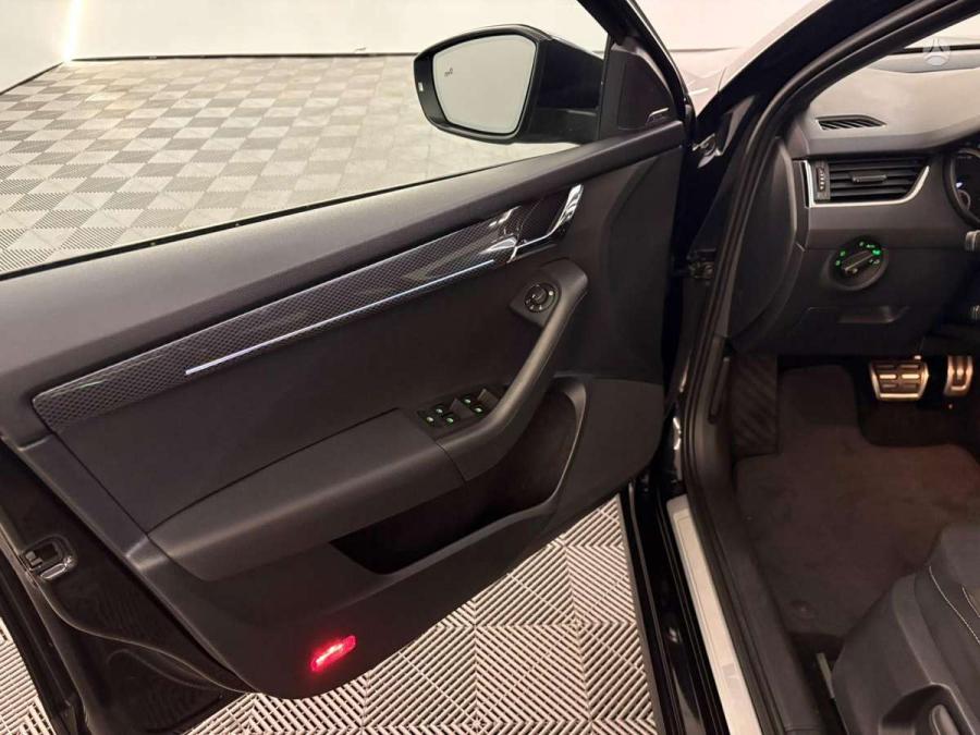 Melns Skoda Octavia 2017 Marijampole, ar dzinēja tilpumu 1.97 L un nobraukumu 195 tūkst. km par 13500 €, foto 9 vietnē AUTOMOTO.COM.LV