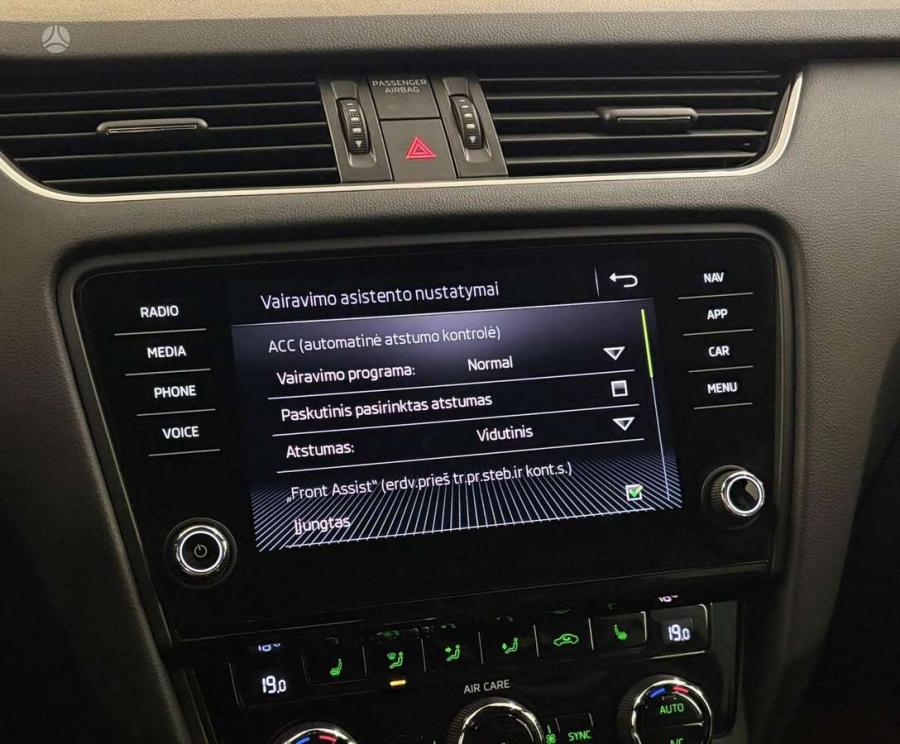 Melns Skoda Octavia 2017 Marijampole, ar dzinēja tilpumu 1.97 L un nobraukumu 195 tūkst. km par 13500 €, foto 23 vietnē AUTOMOTO.COM.LV