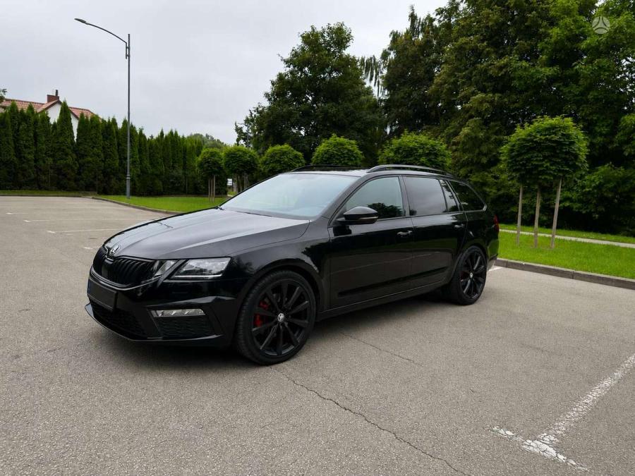 Black Skoda Octavia 2017 in Taurage, with an engine capacity of 1.97 L and mileage of 264 thousand km for 11200 €, photo 4 on AUTOMOTO.COM.LV