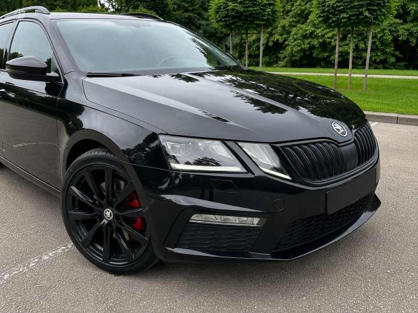 Black Skoda Octavia 2017 in Taurage, with an engine capacity of 1.97 L and mileage of 264 thousand km for 11200 €, photo 6 on AUTOMOTO.COM.LV