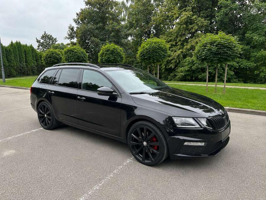 Black Skoda Octavia 2017 in Taurage, with an engine capacity of 1.97 L and mileage of 264 thousand km for 11200 €, photo 8 on AUTOMOTO.COM.LV