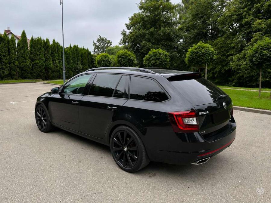 Black Skoda Octavia 2017 in Taurage, with an engine capacity of 1.97 L and mileage of 264 thousand km for 11200 €, photo 9 on AUTOMOTO.COM.LV