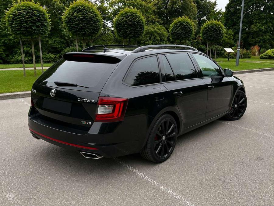 Black Skoda Octavia 2017 in Taurage, with an engine capacity of 1.97 L and mileage of 264 thousand km for 11200 €, photo 12 on AUTOMOTO.COM.LV