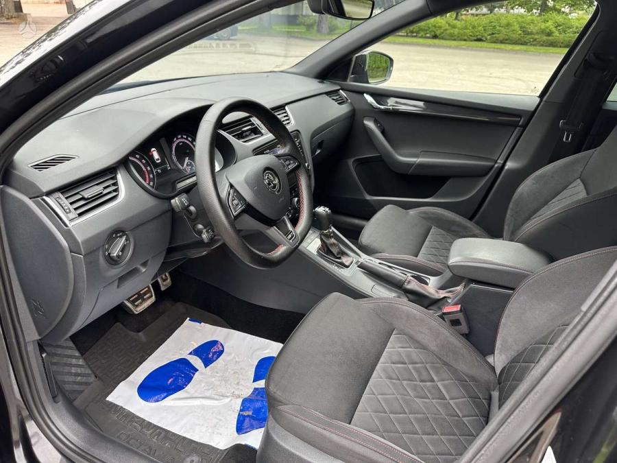 Black Skoda Octavia 2017 in Taurage, with an engine capacity of 1.97 L and mileage of 264 thousand km for 11200 €, photo 15 on AUTOMOTO.COM.LV