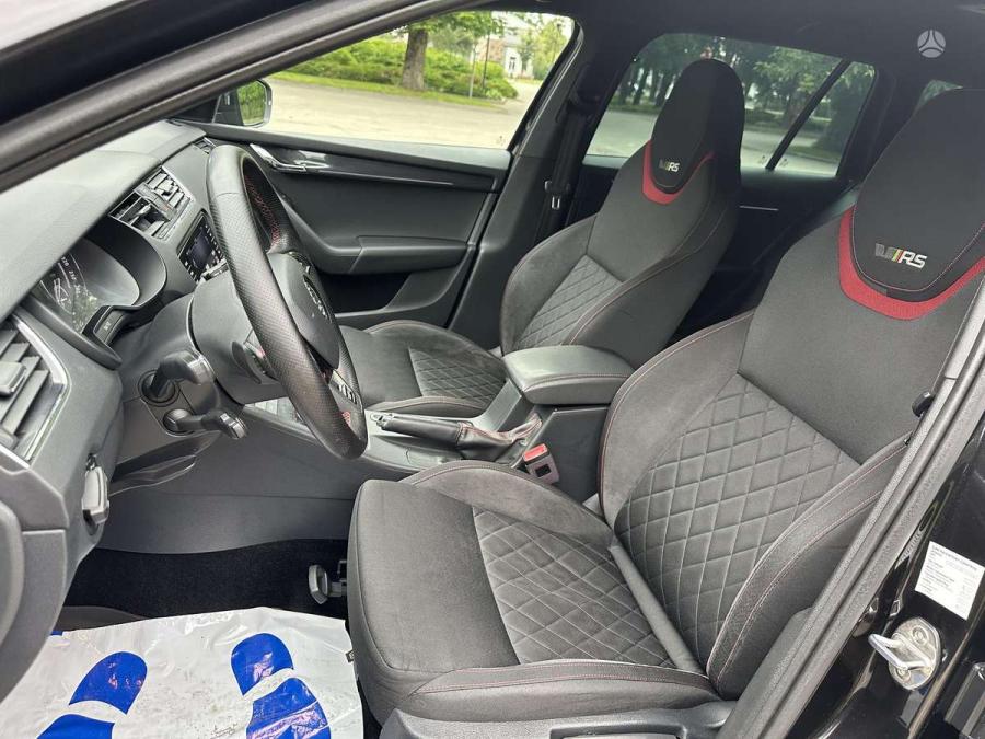 Black Skoda Octavia 2017 in Taurage, with an engine capacity of 1.97 L and mileage of 264 thousand km for 11200 €, photo 16 on AUTOMOTO.COM.LV
