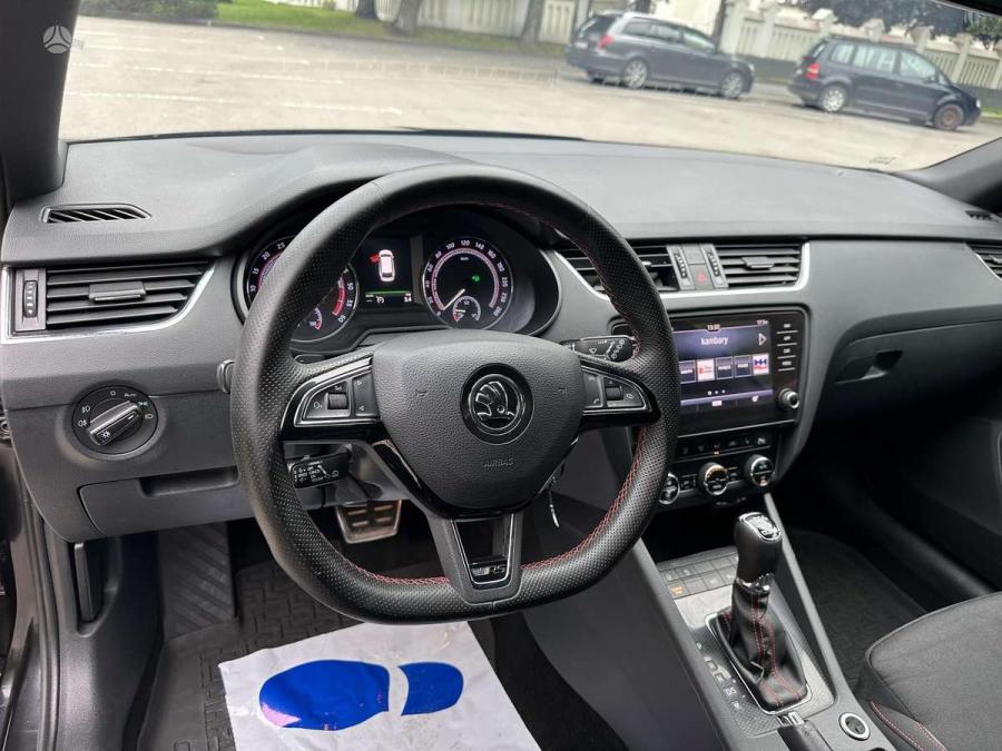 Black Skoda Octavia 2017 in Taurage, with an engine capacity of 1.97 L and mileage of 264 thousand km for 11200 €, photo 17 on AUTOMOTO.COM.LV
