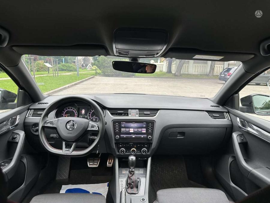 Black Skoda Octavia 2017 in Taurage, with an engine capacity of 1.97 L and mileage of 264 thousand km for 11200 €, photo 19 on AUTOMOTO.COM.LV