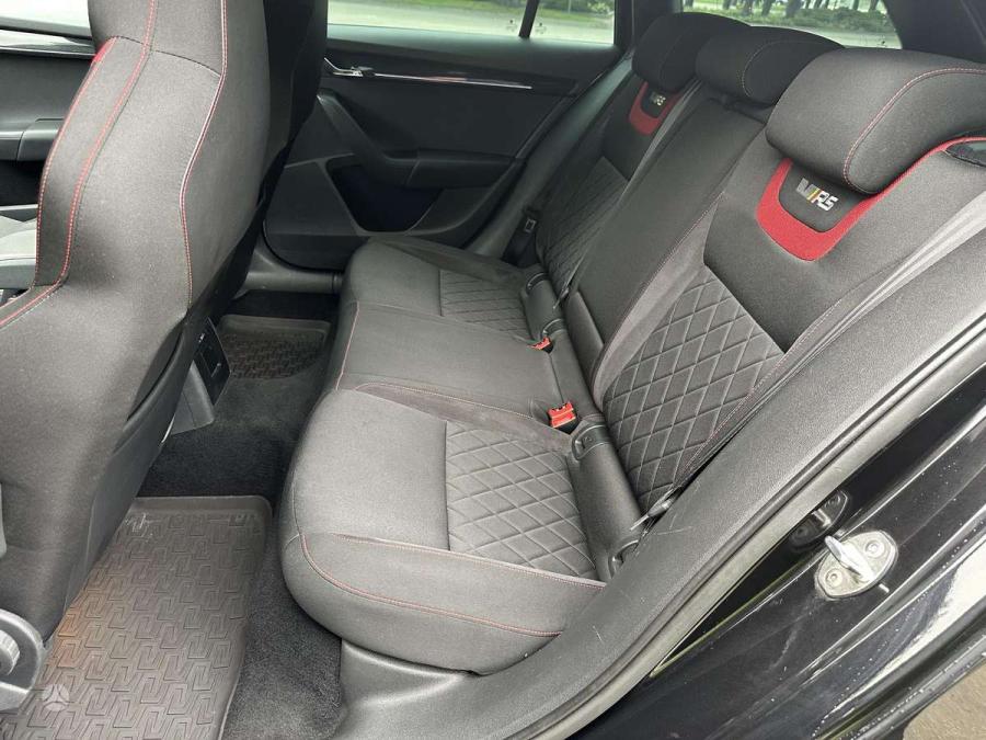 Black Skoda Octavia 2017 in Taurage, with an engine capacity of 1.97 L and mileage of 264 thousand km for 11200 €, photo 22 on AUTOMOTO.COM.LV