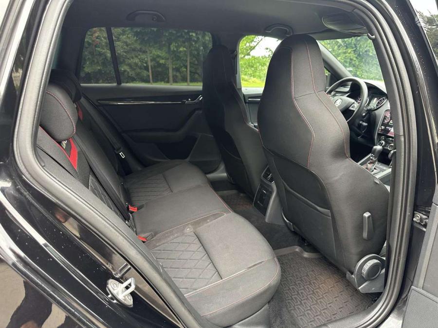 Black Skoda Octavia 2017 in Taurage, with an engine capacity of 1.97 L and mileage of 264 thousand km for 11200 €, photo 26 on AUTOMOTO.COM.LV