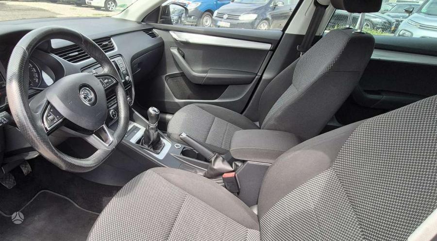 Melns Skoda Octavia 2017 Kauņa, ar dzinēja tilpumu 1.60 L un nobraukumu 390 tūkst. km par 4499 €, foto 7 vietnē AUTOMOTO.COM.LV
