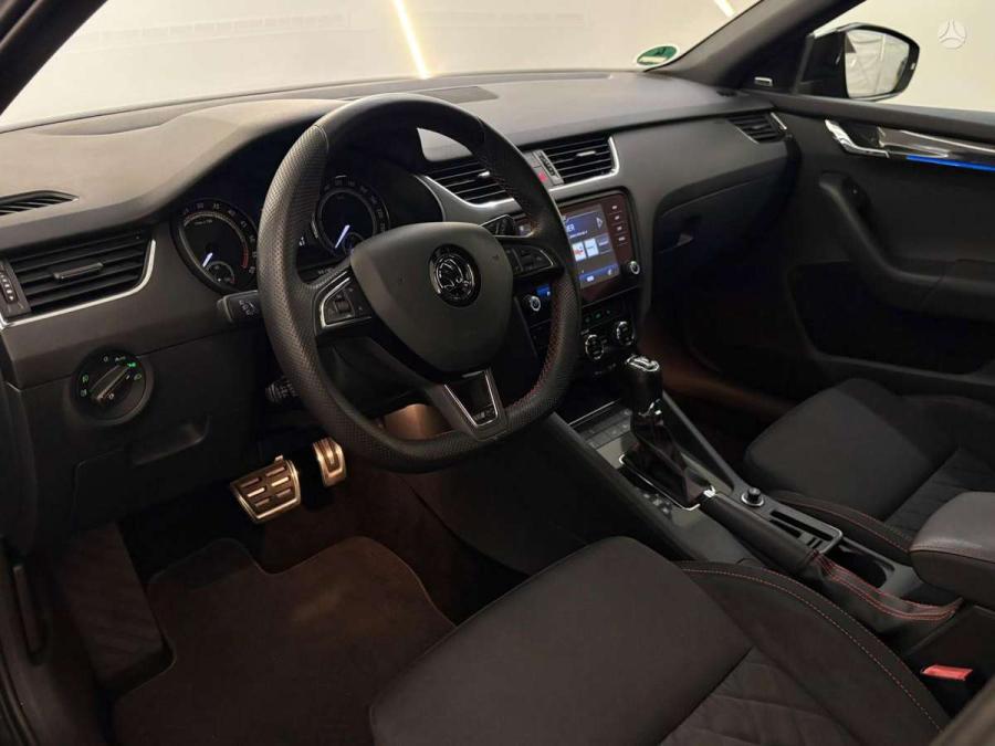 Black Skoda Octavia 2017 in Marijampole, with an engine capacity of 1.97 L and mileage of 240 thousand km for 12999 €, photo 3 on AUTOMOTO.COM.LV