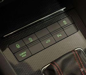 Black Skoda Octavia 2017 in Marijampole, with an engine capacity of 1.97 L and mileage of 240 thousand km for 12999 €, photo 14 on AUTOMOTO.COM.LV