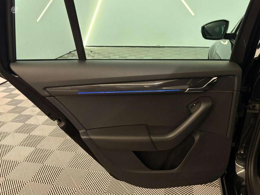 Black Skoda Octavia 2017 in Marijampole, with an engine capacity of 1.97 L and mileage of 240 thousand km for 12999 €, photo 27 on AUTOMOTO.COM.LV