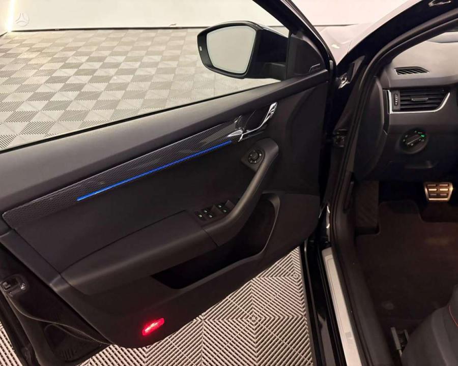 Black Skoda Octavia 2017 in Marijampole, with an engine capacity of 1.97 L and mileage of 240 thousand km for 12999 €, photo 30 on AUTOMOTO.COM.LV