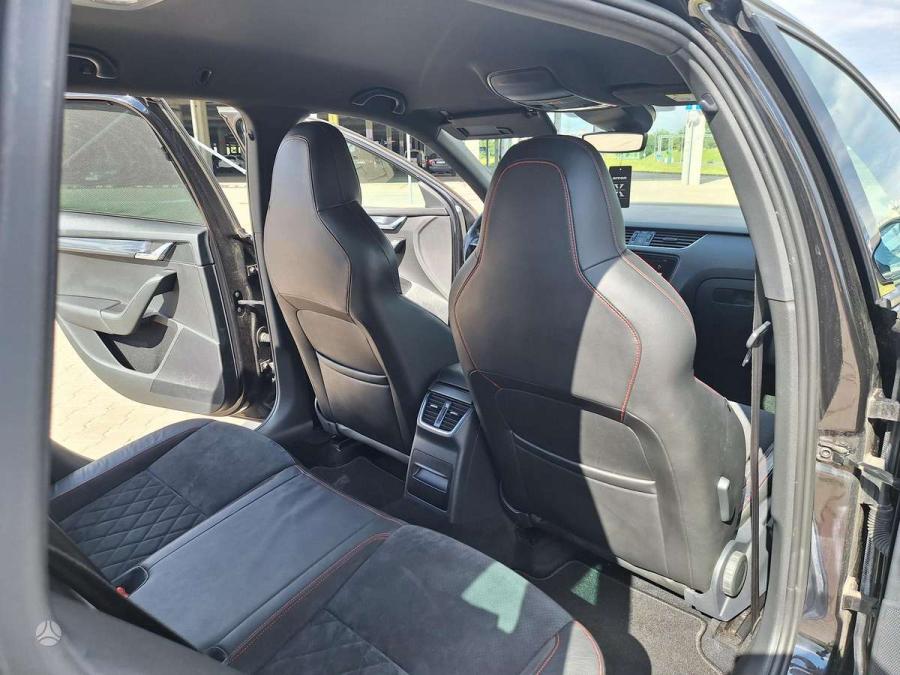 Black Skoda Octavia 2017 in Vilnius, with an engine capacity of 1.97 L and mileage of 253 thousand km for 10750 €, photo 26 on AUTOMOTO.COM.LV