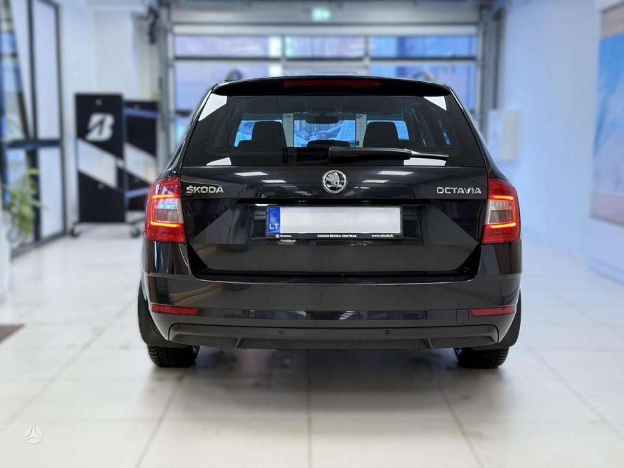 Black Skoda Octavia 2018 in Kaunas, with an engine capacity of 1.60 L and mileage of 149 thousand km for 9800 €, photo 6 on AUTOMOTO.COM.LV
