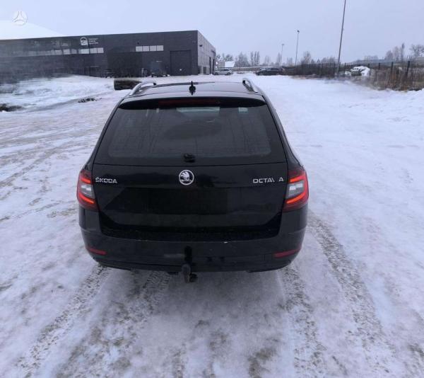 Black Skoda Octavia 2018 in Kaunas, with an engine capacity of 1.60 L and mileage of 300 thousand km for 5900 €, photo 9 on AUTOMOTO.COM.LV