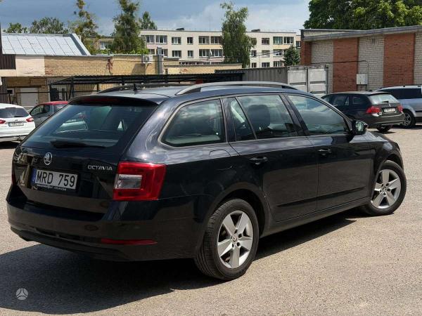 Black Skoda Octavia 2018 in Alytus, with an engine capacity of 1.60 L and mileage of 297 thousand km for 7400 €, photo 6 on AUTOMOTO.COM.LV