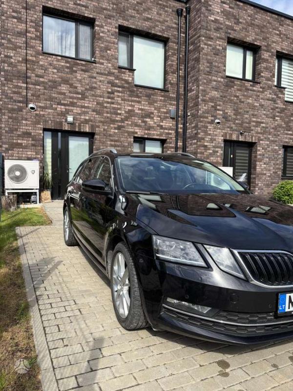Black Skoda Octavia 2018 in Vilnius, with an engine capacity of 1.60 L and mileage of 239 thousand km for 11350 €, photo 2 on AUTOMOTO.COM.LV