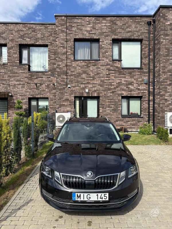 Black Skoda Octavia 2018 in Vilnius, with an engine capacity of 1.60 L and mileage of 239 thousand km for 11350 €, photo 3 on AUTOMOTO.COM.LV