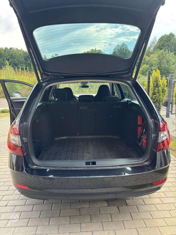 Black Skoda Octavia 2018 in Vilnius, with an engine capacity of 1.60 L and mileage of 239 thousand km for 11350 €, photo 5 on AUTOMOTO.COM.LV