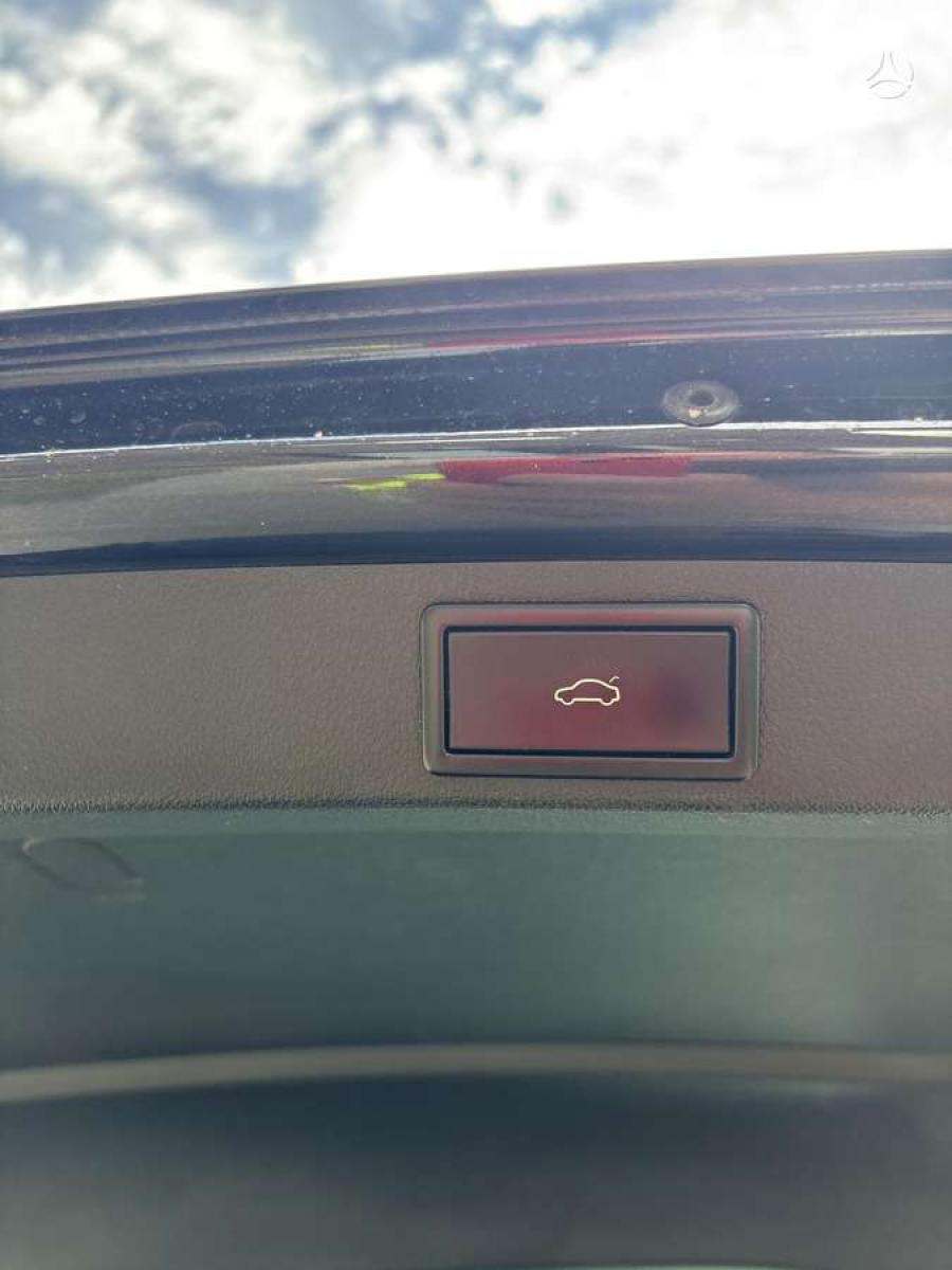 Black Skoda Octavia 2018 in Vilnius, with an engine capacity of 1.60 L and mileage of 239 thousand km for 11350 €, photo 16 on AUTOMOTO.COM.LV