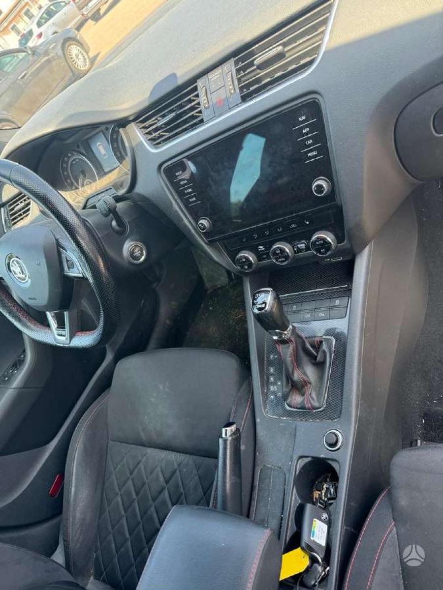 Melns Skoda Octavia 2018 Panevēža, ar dzinēja tilpumu 1.97 L un nobraukumu 243 tūkst. km par 9900 €, foto 12 vietnē AUTOMOTO.COM.LV
