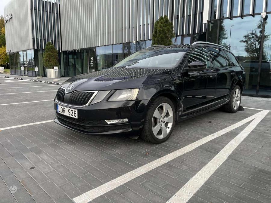 Black Skoda Octavia 2018 in Kaunas, with an engine capacity of 1.97 L and mileage of 224 thousand km for 9450 €, photo 3 on AUTOMOTO.COM.LV