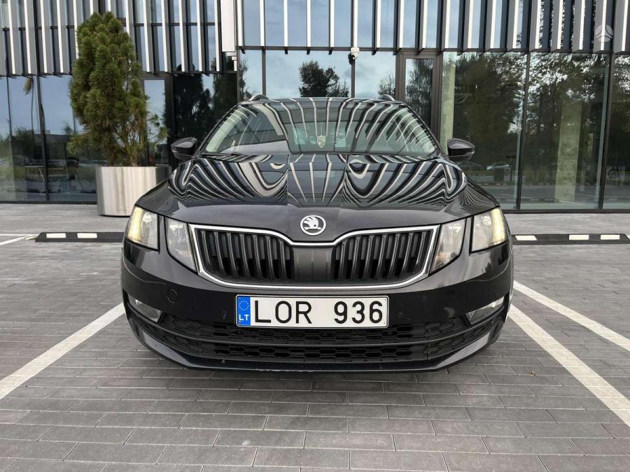 Black Skoda Octavia 2018 in Kaunas, with an engine capacity of 1.97 L and mileage of 224 thousand km for 9450 €, photo 8 on AUTOMOTO.COM.LV