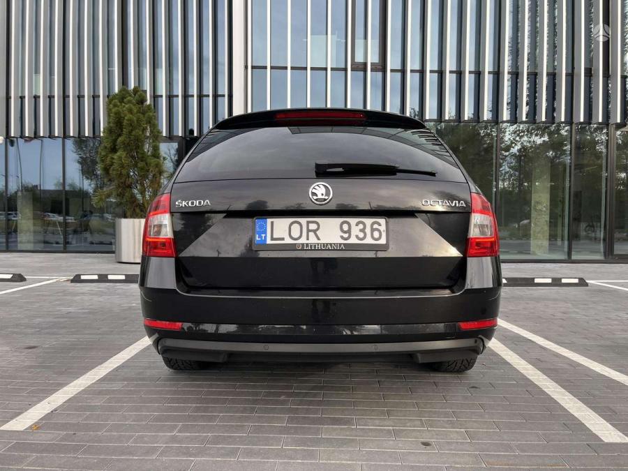 Black Skoda Octavia 2018 in Kaunas, with an engine capacity of 1.97 L and mileage of 224 thousand km for 9450 €, photo 9 on AUTOMOTO.COM.LV